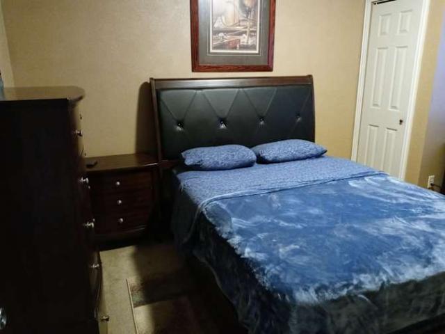 Room and private bath available in Spring