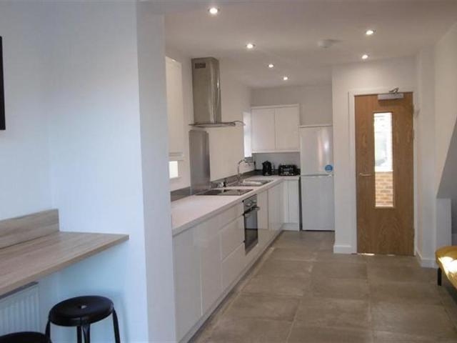 Room @ Anderson Crescent, Beeston NG9, Room to rent, £600 pcm | PrimeLocation