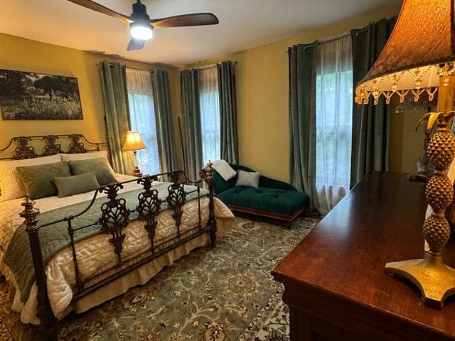 Room B_Furnished Room in Historic Victorian avail