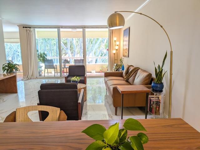 Room + Bath in Beach/Pool Complex