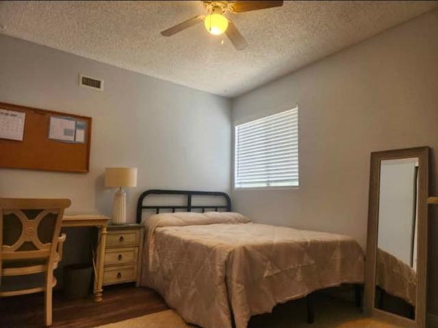 Room, cul de sac house with a view, 5G, AC, closet