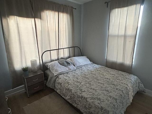 Room close to everything!Available from january 1