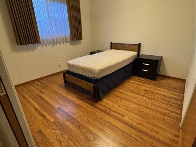ROOM & EXCLUSIVE BATHROOM FOR RENT!