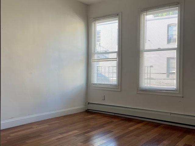 Room + en suite bathroom in Astoria $1750/month