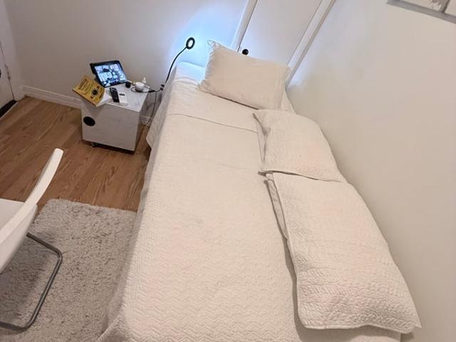 ROOm Furnished with Patio access SHORT Subbleting