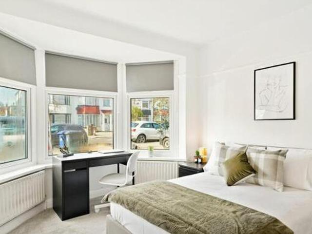 Room,fairfield Drive, 1 Bedroom Flat