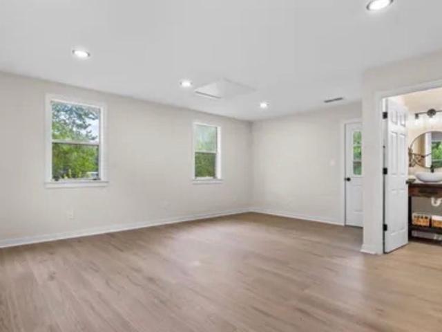 ROOM FOR 800