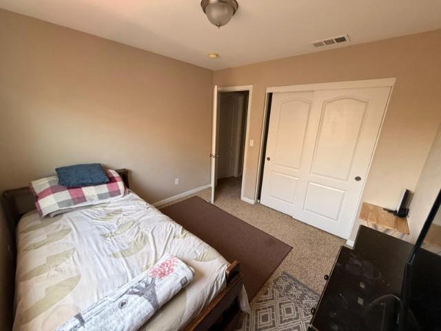 Room for a lady or with a small kids is ok