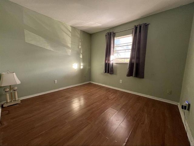 Room for June, Tarpon Springs