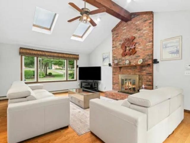Room for Rent Monroe/Trumbull CT
