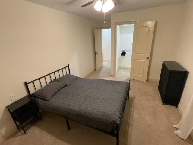 ROOM FOR RENT! Month_to_Month! NO Security Deposi