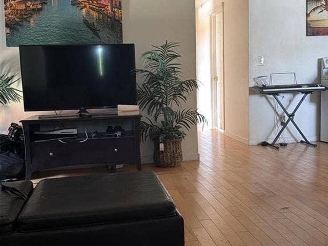 Room for rent move in