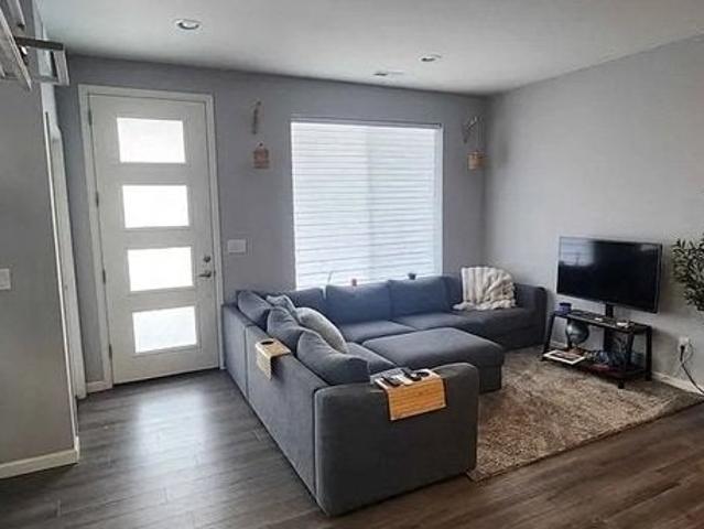 Room for rent_New home min to downtown