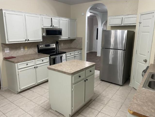 ROOM FOR RENT: NO Security Deposit! Month_to_Mont