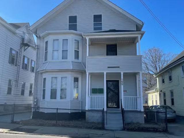 ROOM For Rent not whole apartment! 199 Pawtucket Ave #3
