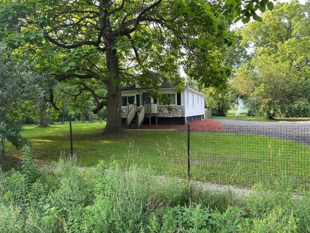 Room for rent on 1.8 acres