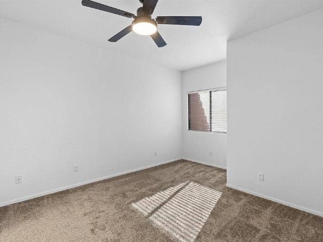 ROOM FOR RENT! Only $900 a month!