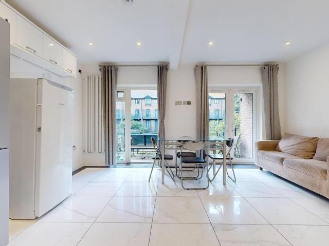 room for rent at Lancaster Drive, London, E14 9PT, UK