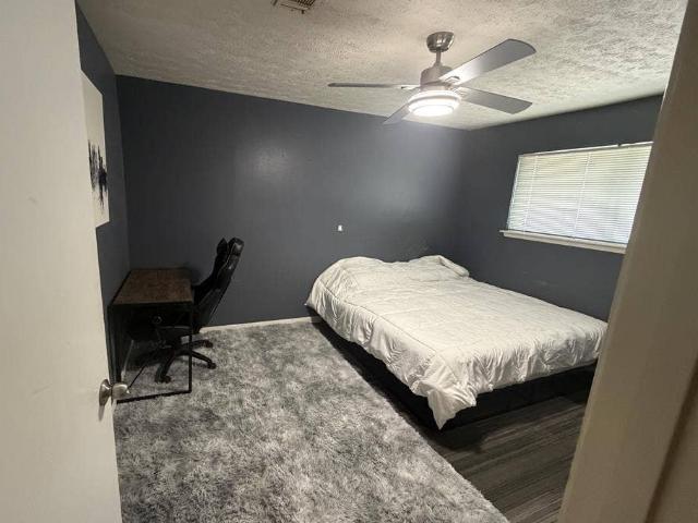 Room for rent available 77089