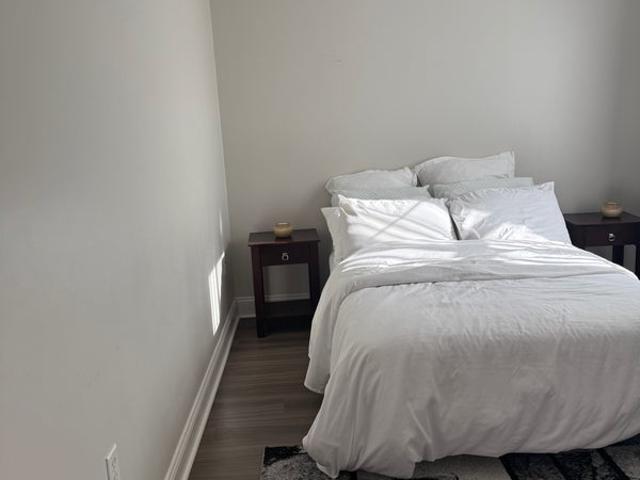 ROOM FOR RENT AVAILABLE
