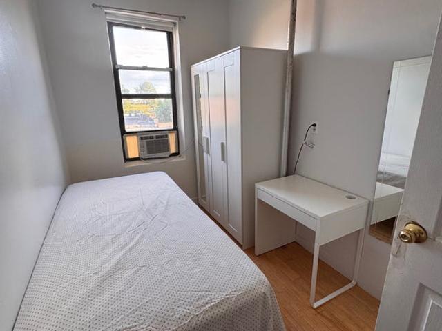 Room for rent available today