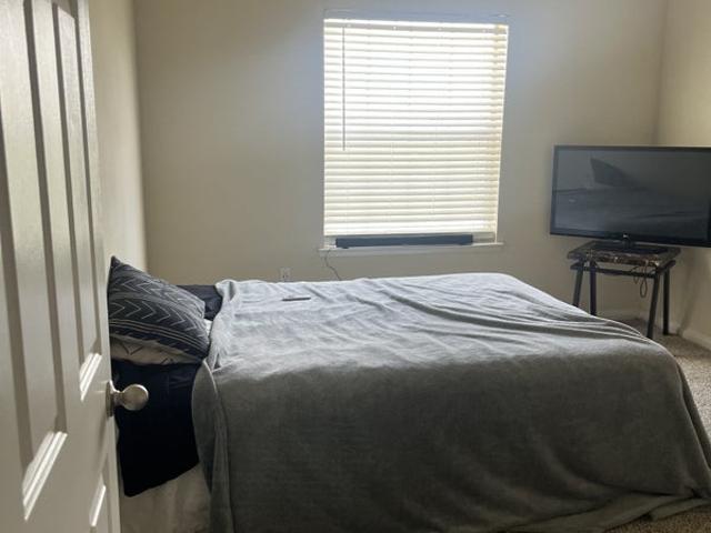 Room for rent available now