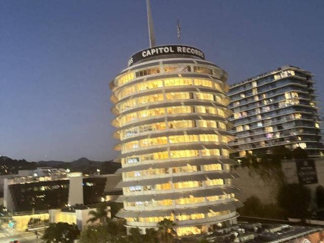 Room for rent Available Now