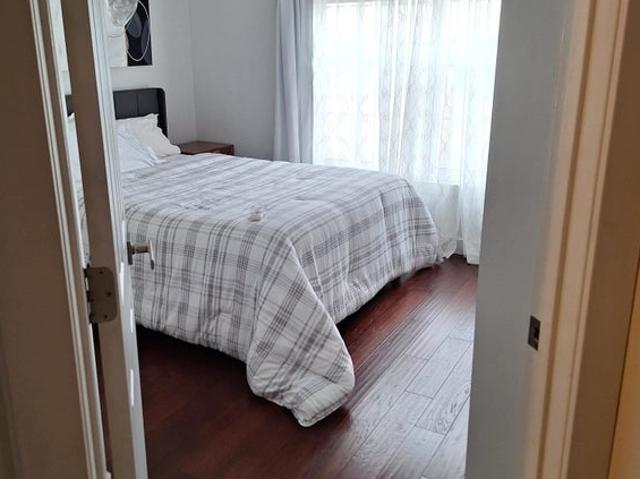 Room for rent + access to office
