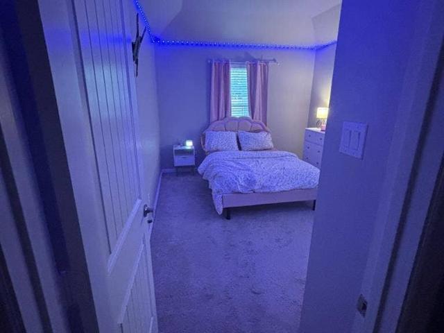 Room for rent and neighborhood pool