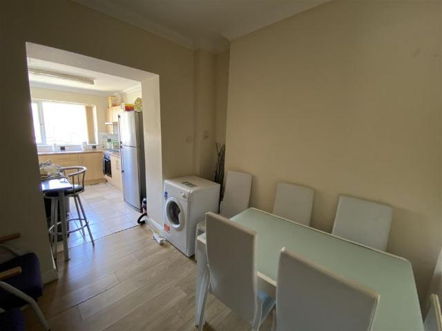 Room For Rent Broadway, Treforest