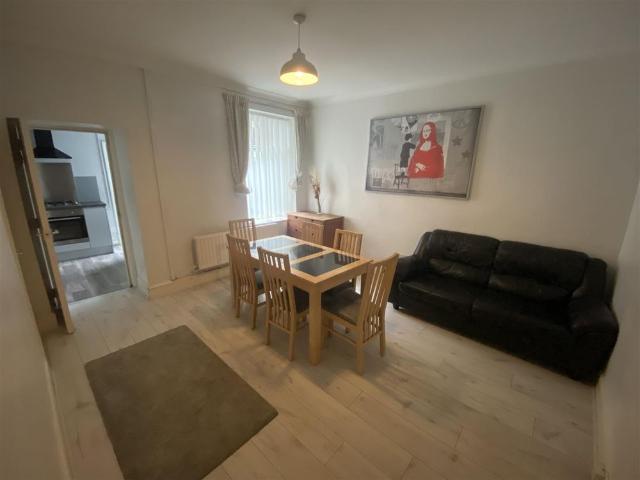 Room For Rent Castle Buildings, Pontypridd
