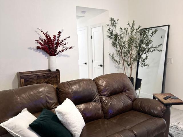 Room for rent, clean, quiet household