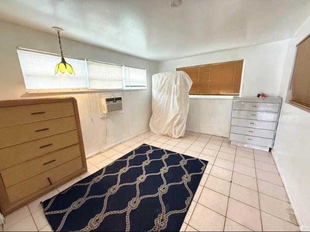 ROOM FOR RENT FURNISHED UTILITIES INCLUDED !