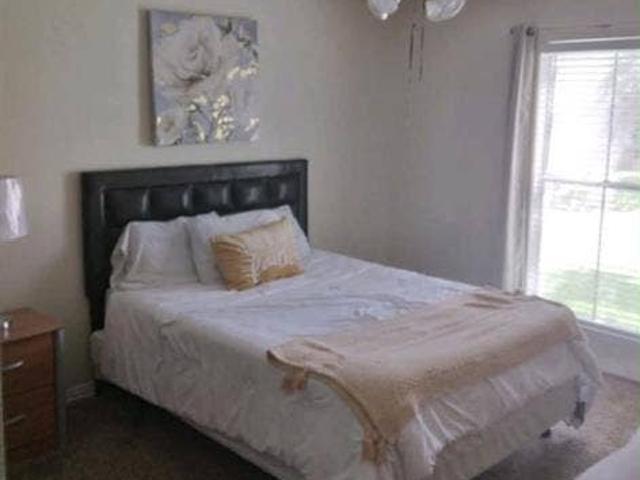 Room for rent female
