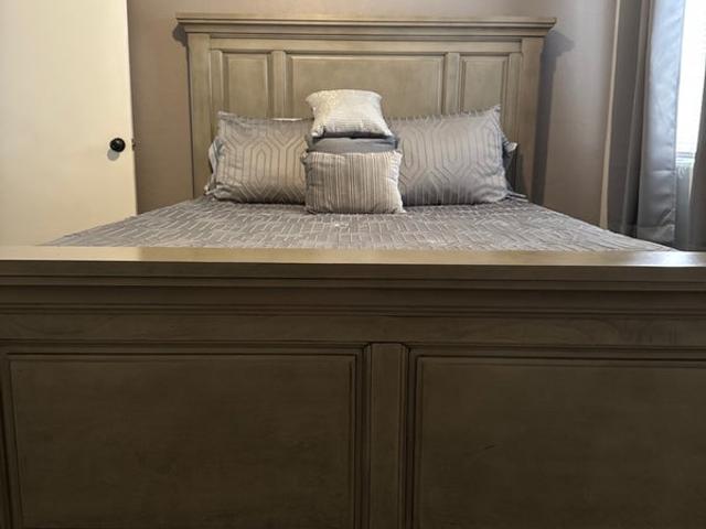 Room for rent females preferred