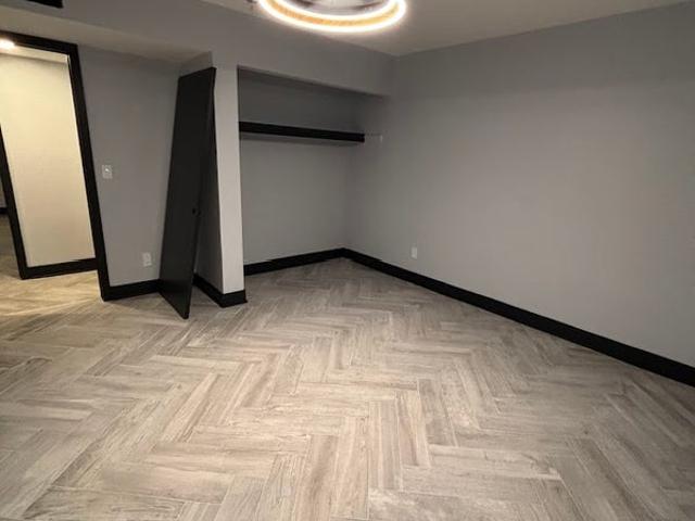 Room For Rent I17 and Thunderbird