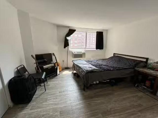 Room for rent in Murray Hill