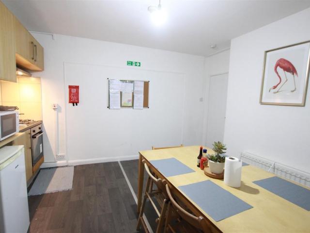 room for rent in Mead Plat, London, NW10