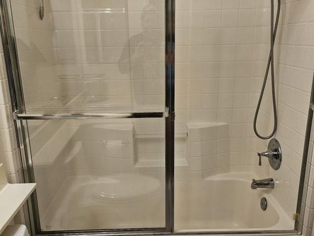 Room for rent in Mission Grove Riverside