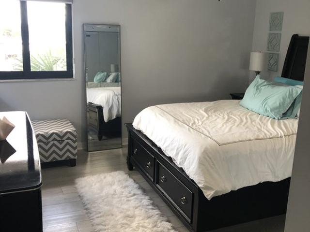 Room for rent in modern townhome