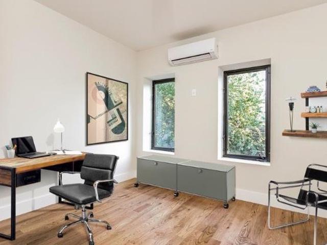 Room for Rent in Newer Building Close to Subway