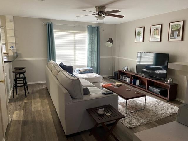 Room for rent in nice neighborhood near the lake