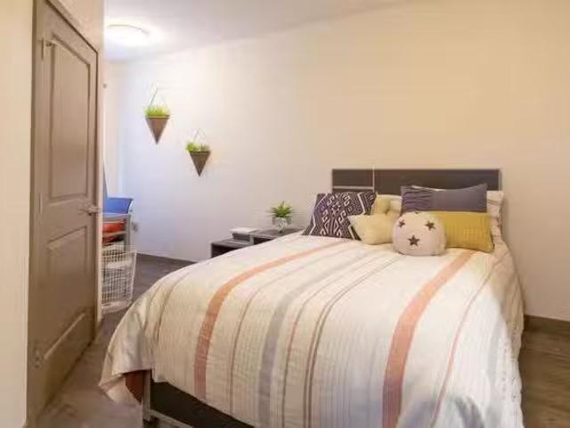Room for rent in North Albany
