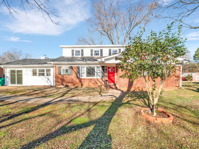 Room for Rent in North Charlotte – Easy Public Transit Access