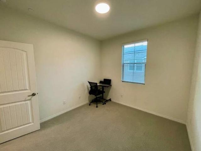 Room for rent in North Fontana