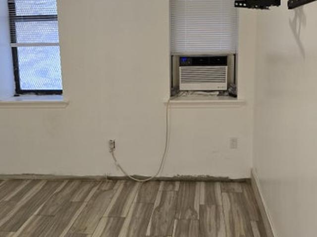Room for Rent in Norwood