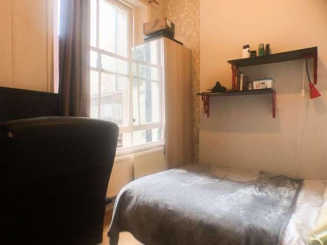 Room for rent in Oval, London