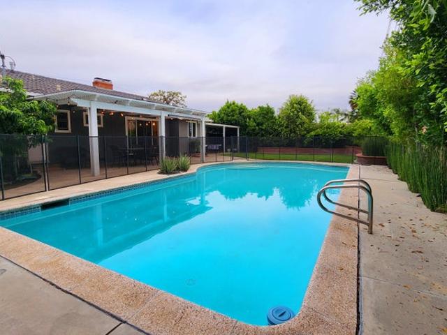 Room For Rent in Orange!