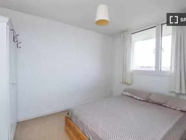 Room for rent in a 3 bedroom flatshare in Brixton, London
