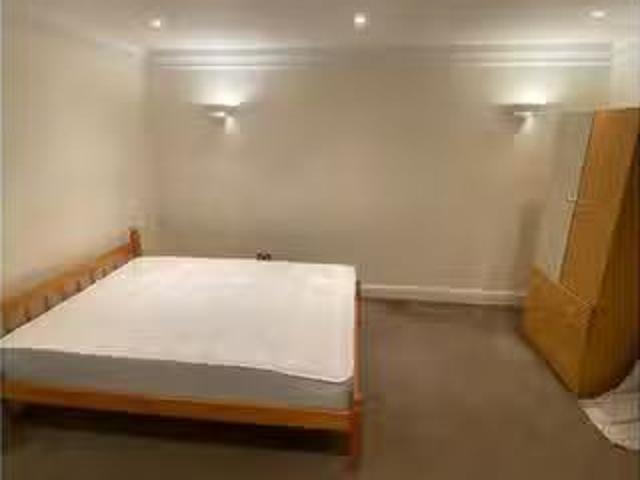 Room for rent in a 3 bedroom house in Westcombe Park, London